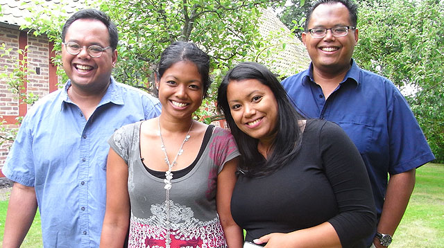 Two Sets of Twin Siblings Reunite After Three Decades
