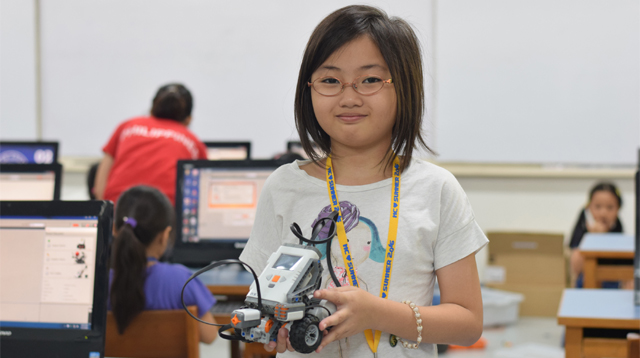 Raise a Programmer With the Help of Lego and Minecraft