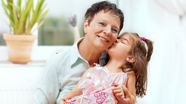 8 Ways to Teach Gratitude to our Children